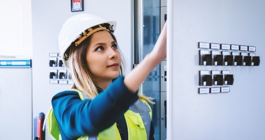 Electrician Helper Resume Example (+Job Description, Skills) - CLR